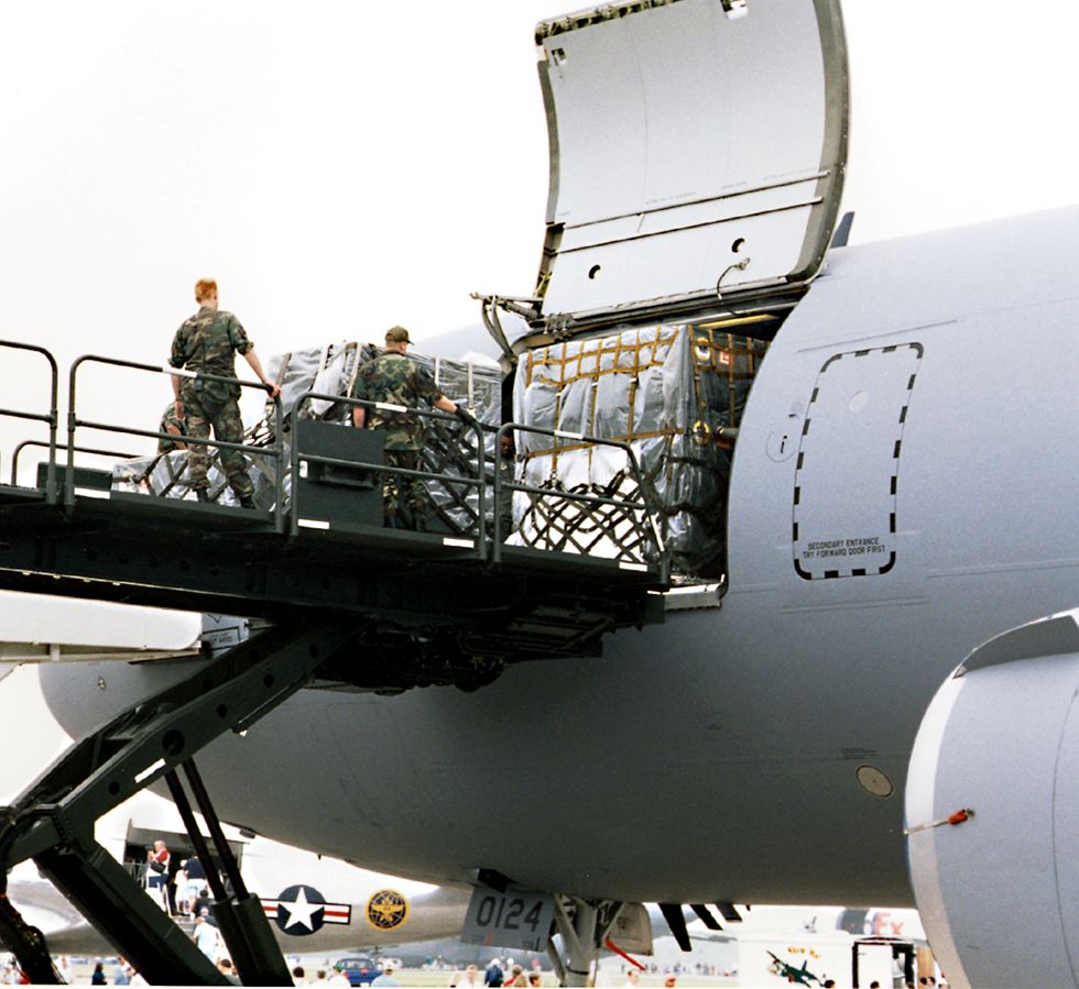 Tunner 60K Aircraft Cargo Loader/Transporter | Leonardo DRS